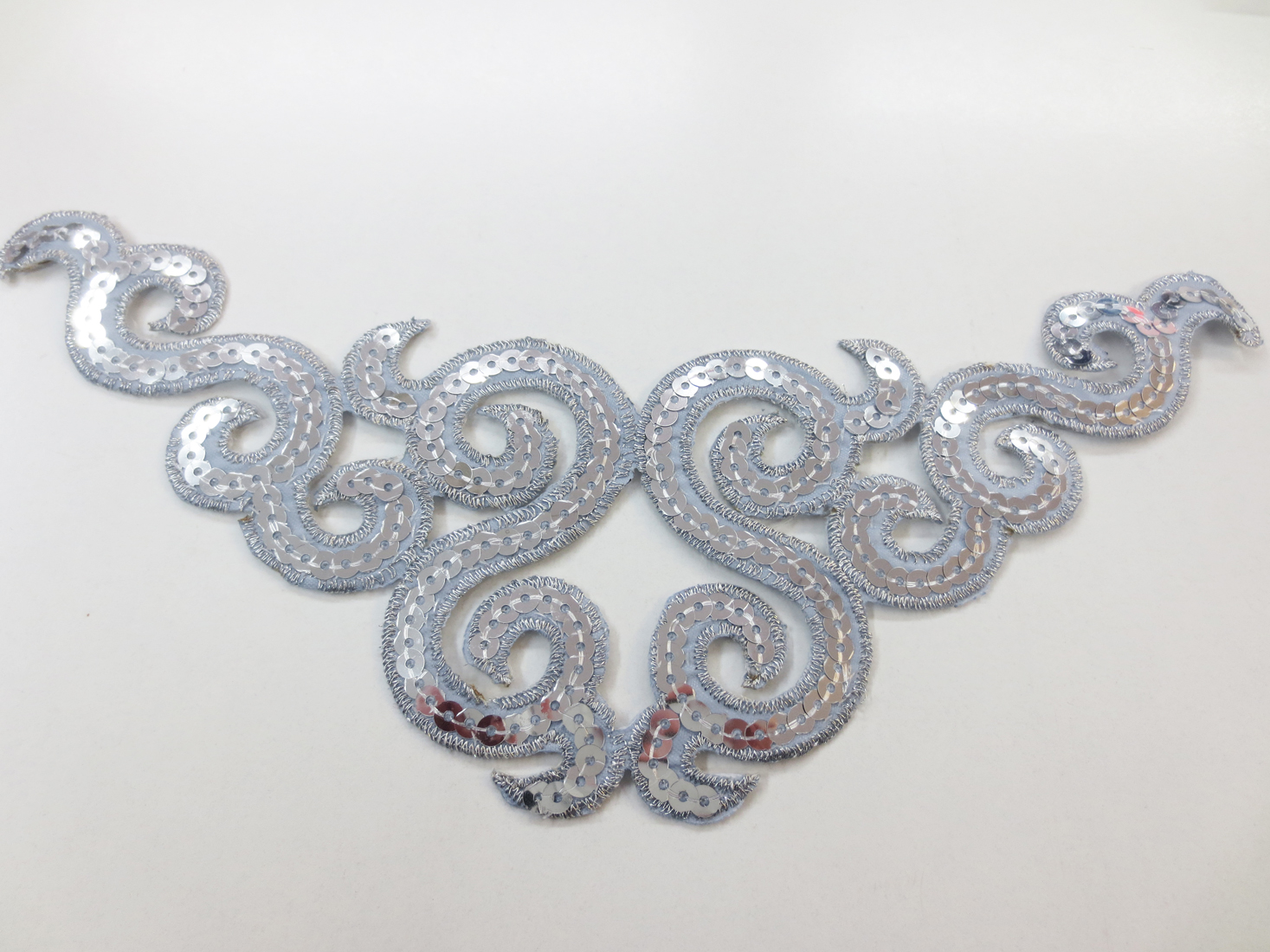 Applikation snirklar Grå-silver paljetter - AG:s Textil